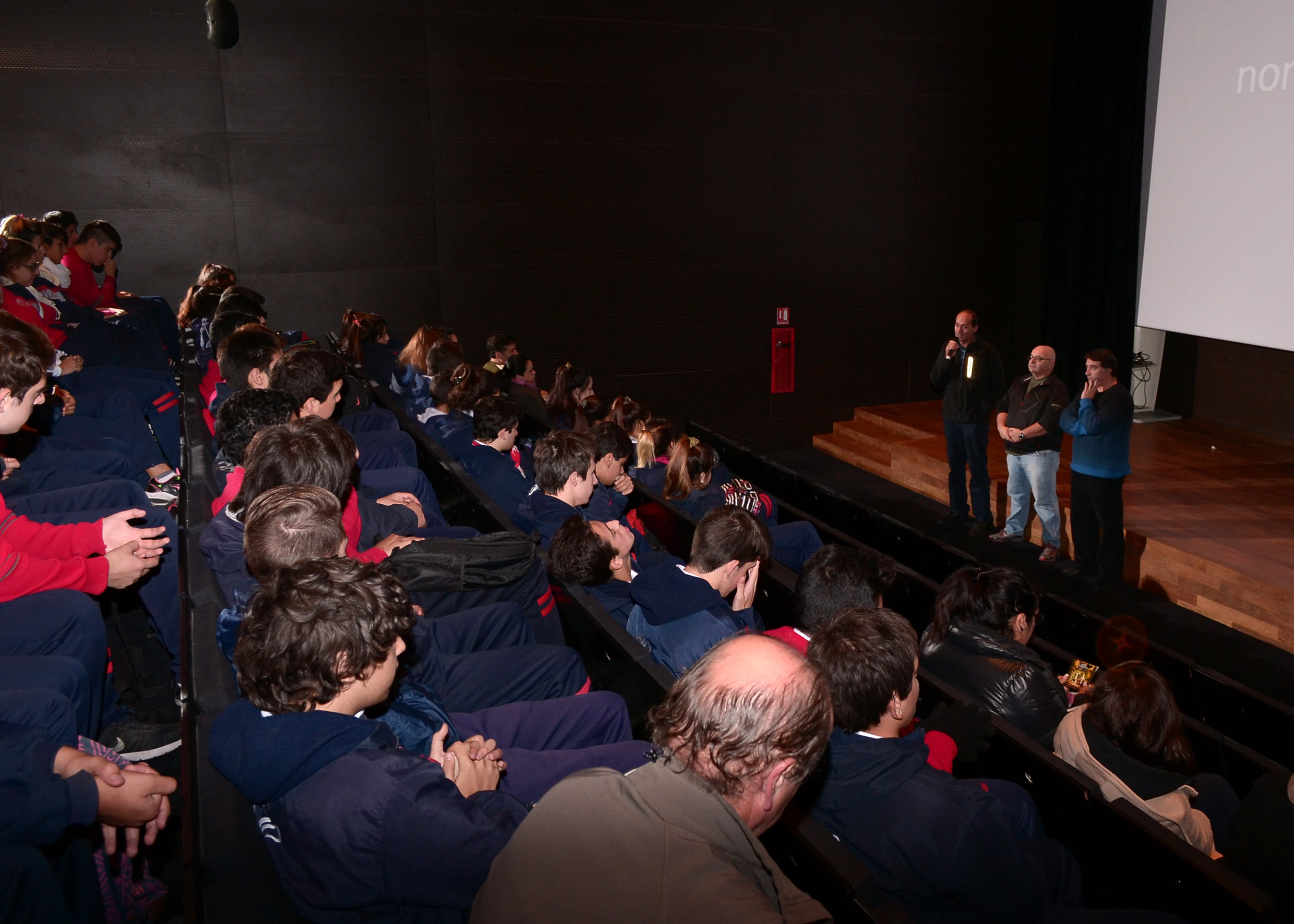 El director Miguel Monforte y los veteranos de guerra Jos+® Luis ...